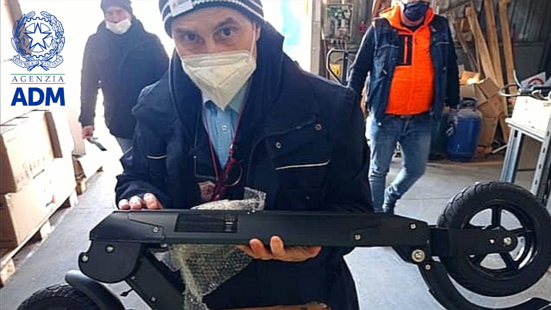Bloccati alla dogana di Torino 370 monopattini elettrici non idonei ... Bloccati alla dogana di Torino 370 monopattini elettrici non idonei ...