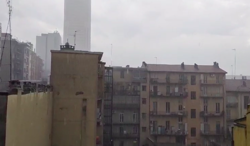 Un'altra forte grandinata, disagi fuori e dentro Torino: la TikTok ...